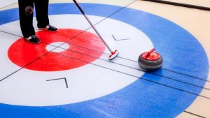 ¿Qué es curling? Historia, reglas, escoba y piedra del curling | COMPETIZE